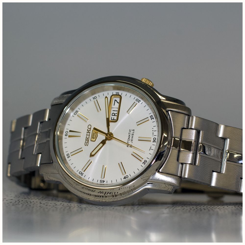 Seiko 5 '7S26' Day/Date Automatic (36mm) Silver Sunray Dial / SNKL77K1 ...