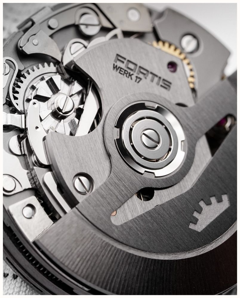 FORTIS Novonaut N-42 Stratosphere-Tested Manufacture Chronograph (42mm ...