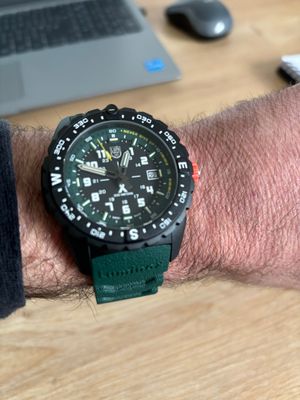 Luminox Bear Grylls Mountain CARBONOX™ (43mm) Black + Dark Green Dial ...