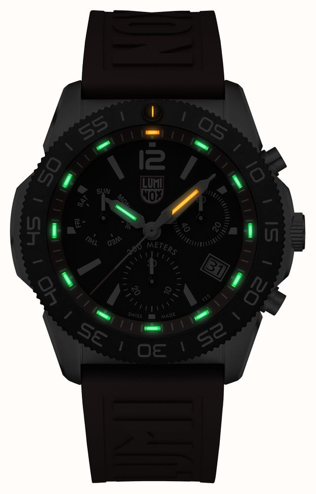 Luminox Pacific Diver Chronograph Black / Red - 44mm Diver XS.3155 ...