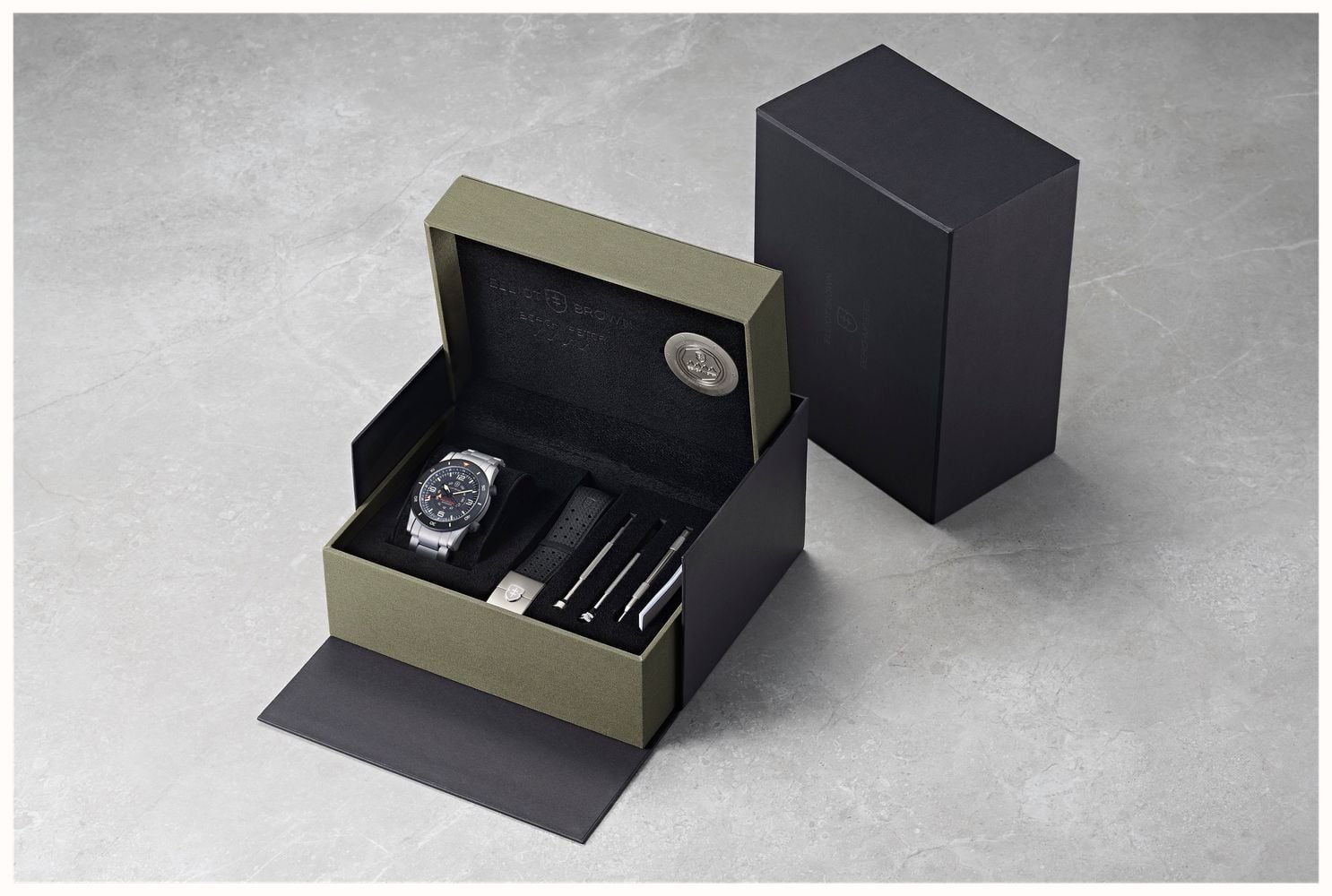 Elliot Brown Beachmaster Automatic GMT Founder's Edition (40mm) Black Dial / 0H0-A03-B06 - First ...