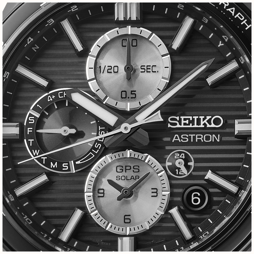 Seiko Astron „Night Sky Black“ 5x GPS Solar Dual-Time Chronograph (44,1 ...