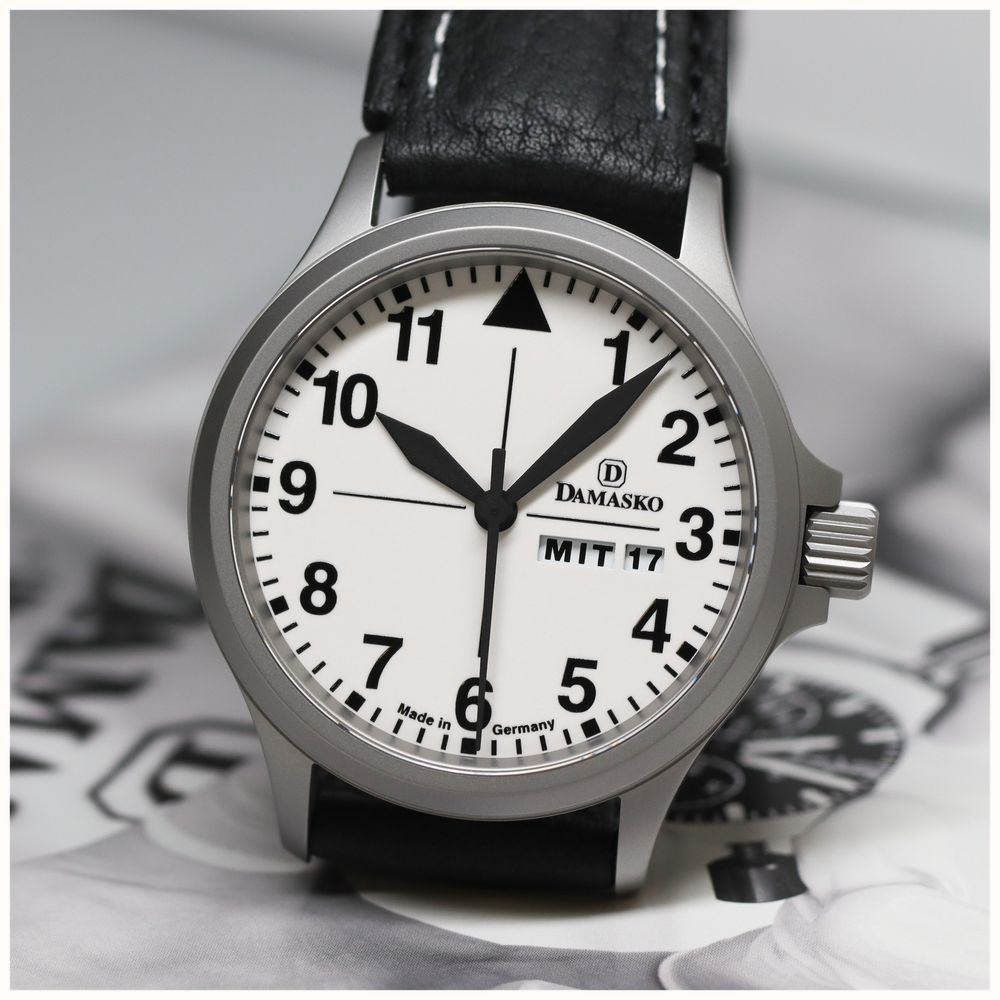 Damasko Dk37 三指针自动腕表（40 毫米）luminova C1 DK37 BLACK LEATHER - First Class ...