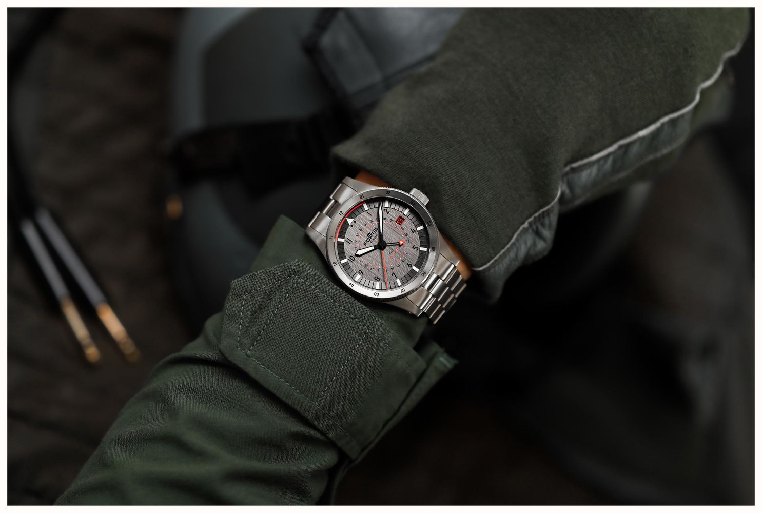 FORTIS Flieger F-43 Triple-GMT Titanium Orange (43mm) Titanium Block ...